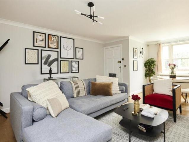 1 bedroom apartment for sale in Upper Richmond Road, Putney, SW15