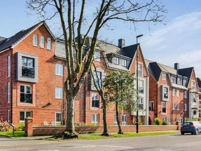 1 Bedroom Apartment For Sale In Urmston, Manchester