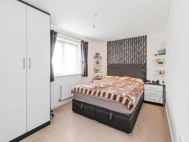 1 bedroom apartment for sale in Ward Road, Watford, WD24
