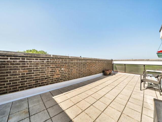 1 bedroom apartment for sale in West Drive, London, SW16