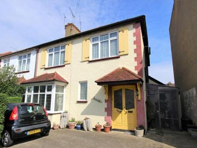 1 Bedroom Apartment For Sale In Westcliff on sea
