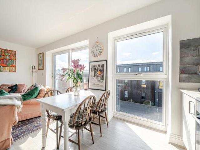 1 bedroom apartment for sale in Wharf Road, Guildford, GU1