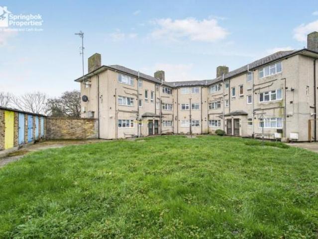 1 bedroom apartment for sale in Whitethorn Avenue, West Drayton, Greater London, UB7