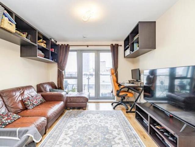 1 bedroom apartment for sale in Wilmington Close, Watford, WD18
