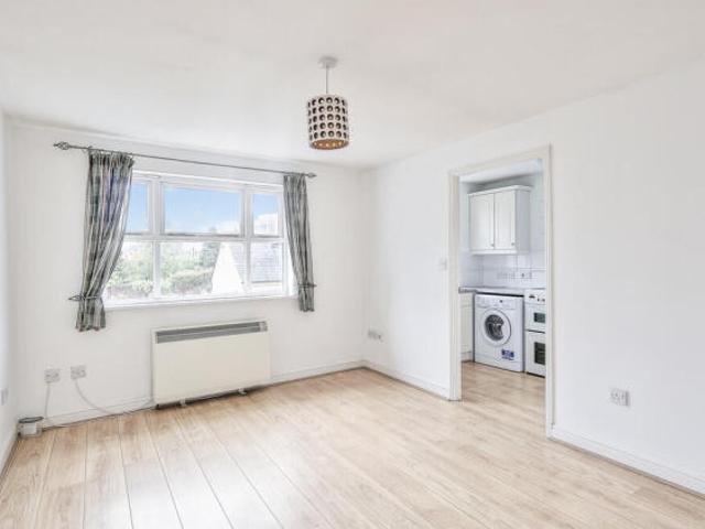 1 bedroom apartment for sale in Winstanley Court, Cambridge, CB1