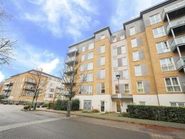 1 Bedroom Apartment For Sale In Wintergreen Boulevard, West Drayton
