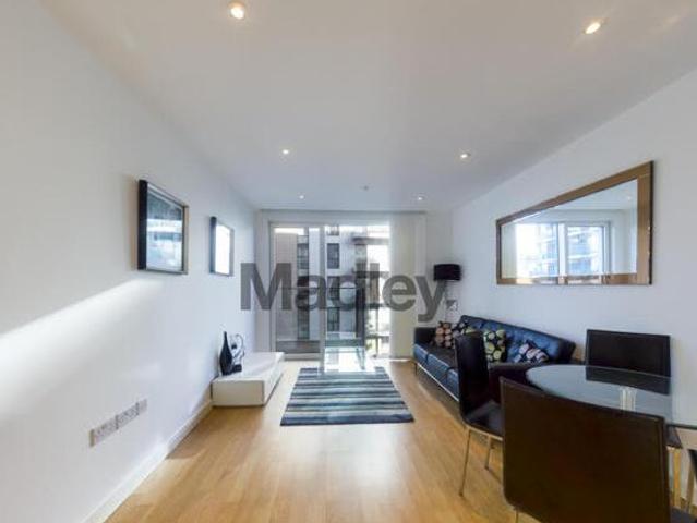 1 Bedroom Apartment For Sale In Woodberry Grove, London