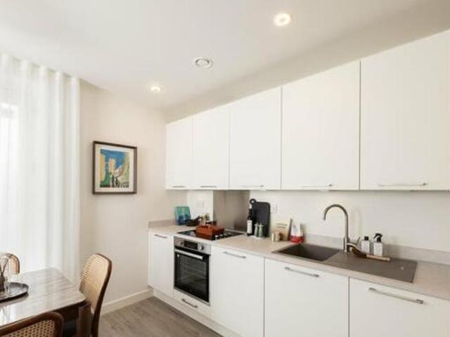 1 Bedroom Apartment For Sale In Woodside Park, London