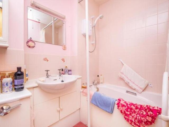 1 bedroom apartment for sale in Wordsworth Drive, Cheam, Sutton, SM3