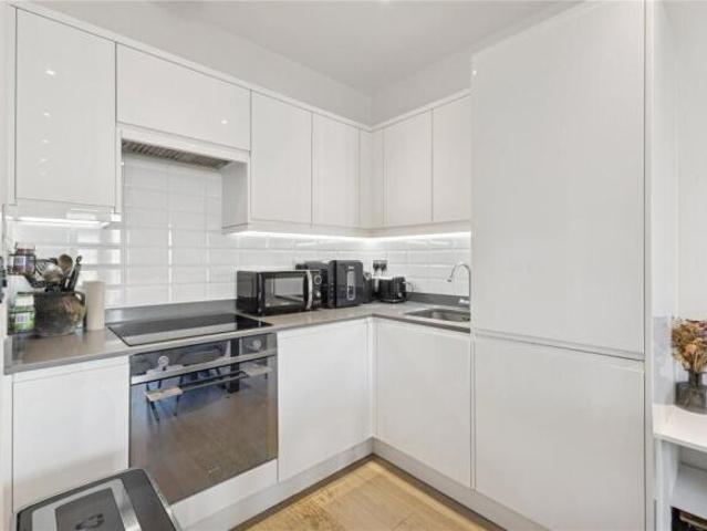 1 bedroom apartment for sale in Ziggurat House, 25 Grosvenor Road, St. Albans, Hertfordshire, AL1