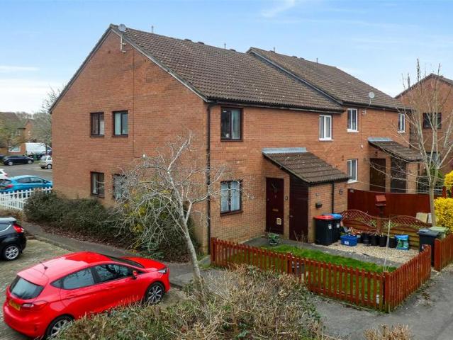 1 bedroom maisonette for sale