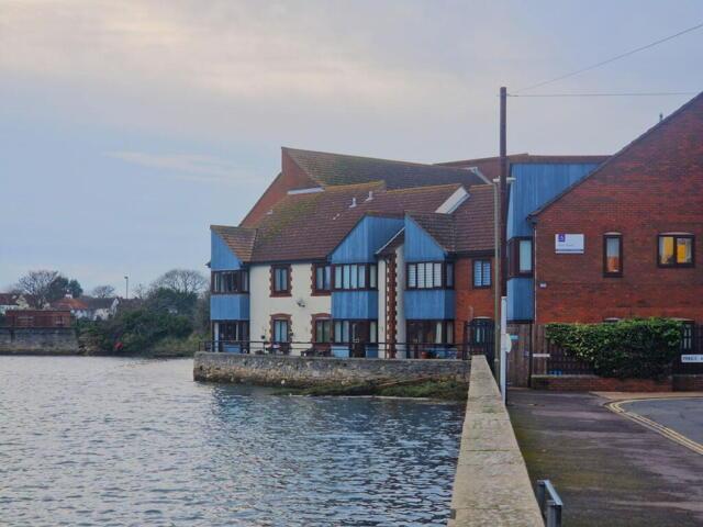 1 Bedroom Apartment Gosport Hampshire LS99926309