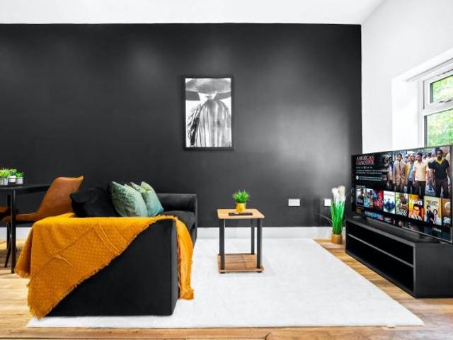 1 Bedroom Apartment Halesowen Halesowen 70545342