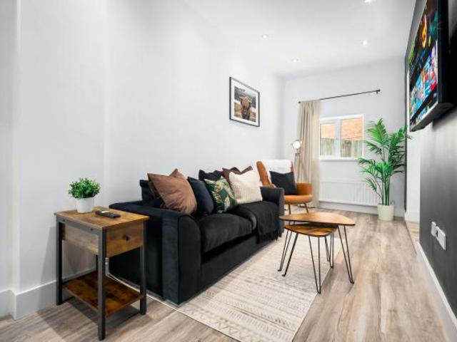 1 Bedroom Apartment Halesowen Halesowen LS65855638