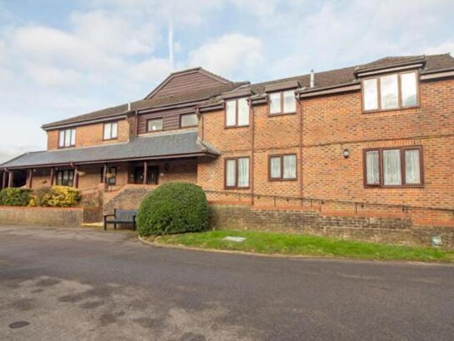 1 Bedroom Apartment Hampshire Hampshire 98648846