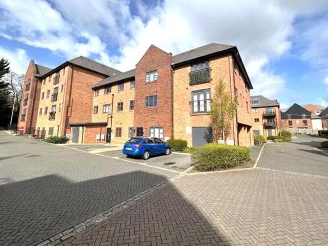 1 Bedroom Apartment Hook Hampshire LS101678837