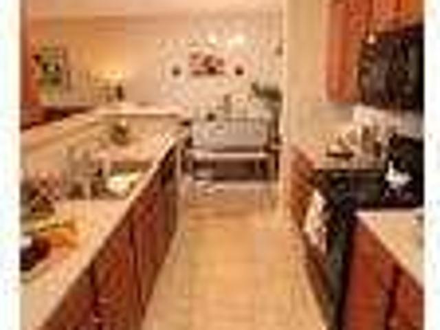 1 bedroom Apartment in Quiet Building Mobile. Single Car Garage!