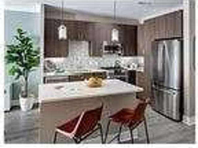 1 bedroom Apartment in Quiet Building Great Neck. Pet OK!