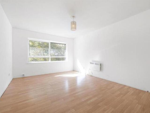 1 Bedroom Apartment Kent Kent LS99926323
