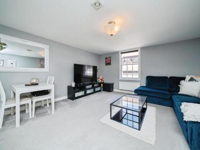 1 Bedroom Apartment Leatherhead Surrey 99130314