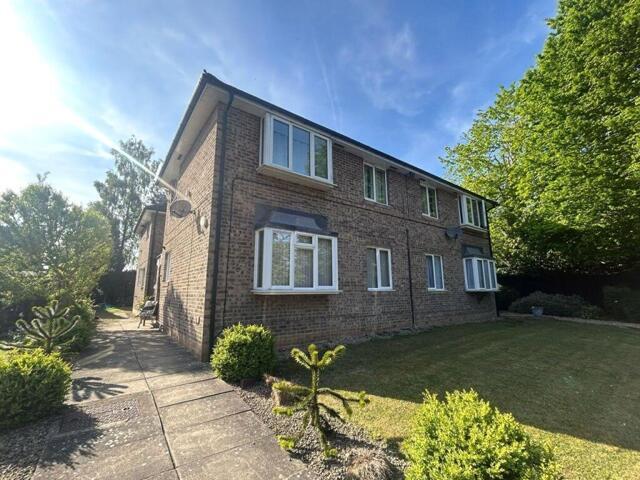 1 Bedroom Apartment Leeds Leeds 99688599
