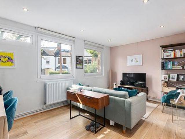 1 Bedroom Apartment London England LS102957578