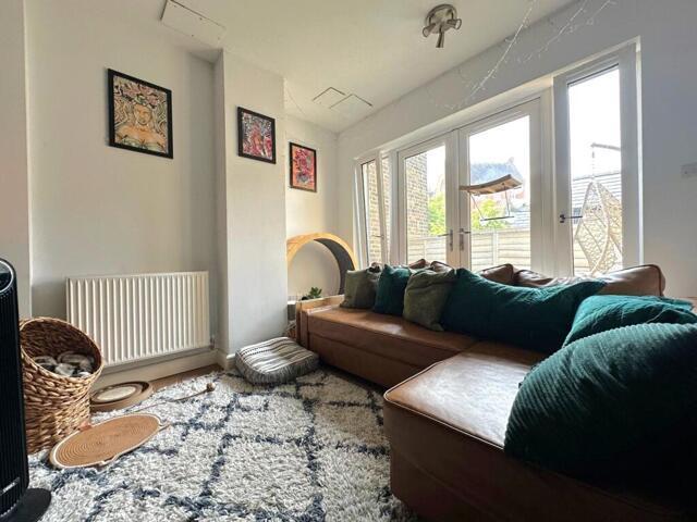 1 Bedroom Apartment London Greater London 98903198