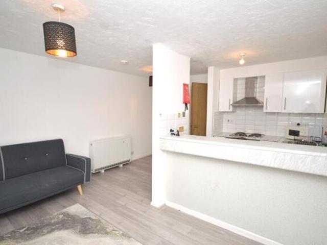 1 Bedroom Apartment London Greater London 99290263