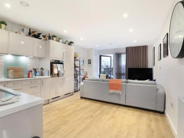 1 Bedroom Apartment London Greater London 101996073