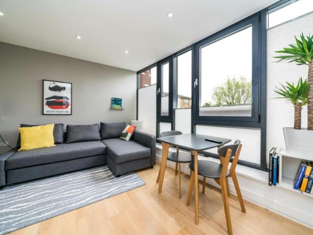 1 Bedroom Apartment London London 104002599