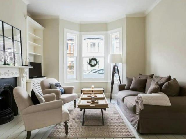 1 Bedroom Apartment London London 104258274