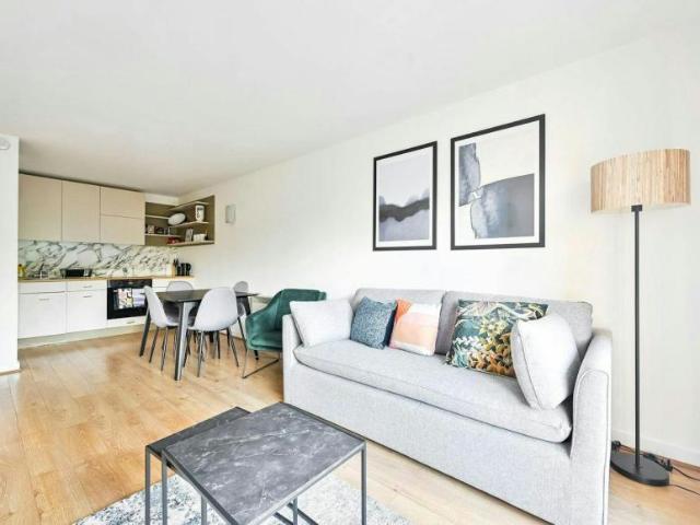 1 Bedroom Apartment London London 104258278