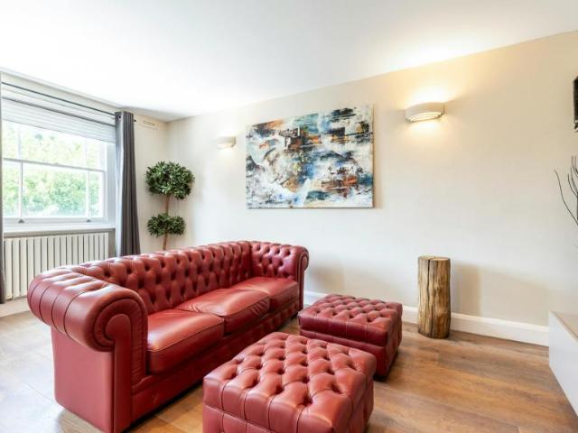 1 Bedroom Apartment London London 104324432