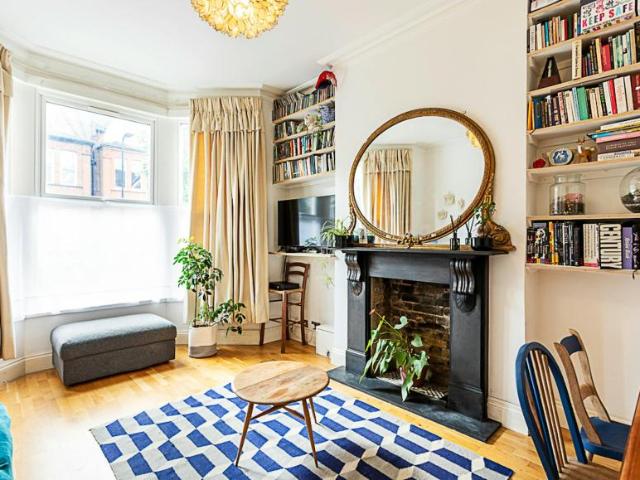 1 Bedroom Apartment London London 101097875