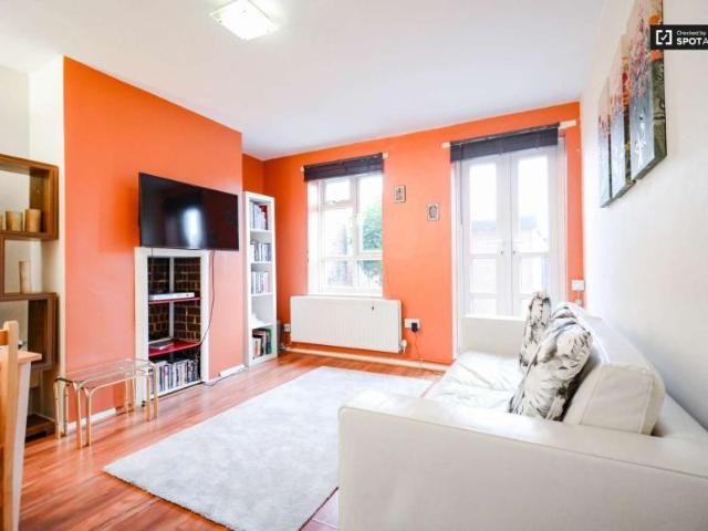 1 Bedroom Apartment London London 101671902