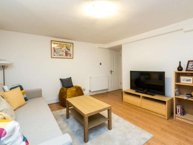 1 Bedroom Apartment London London 101731946