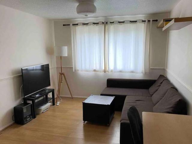 1 Bedroom Apartment London London 101765121