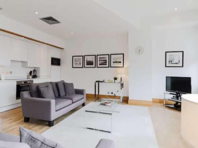1 Bedroom Apartment London London 101806220