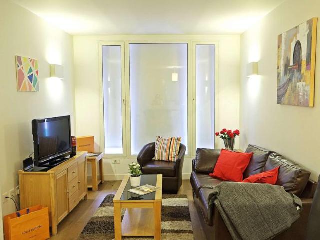 1 Bedroom Apartment London London 101808430