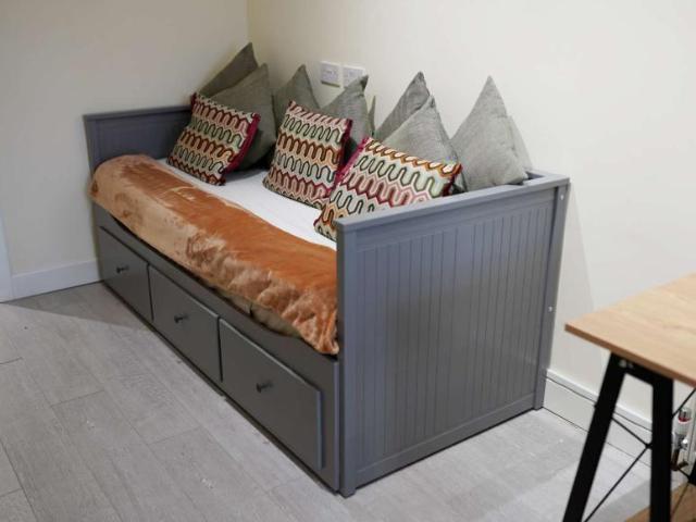1 Bedroom Apartment London London 101814933
