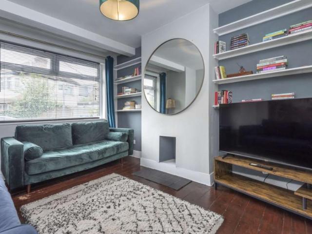 1 Bedroom Apartment London London 101823224