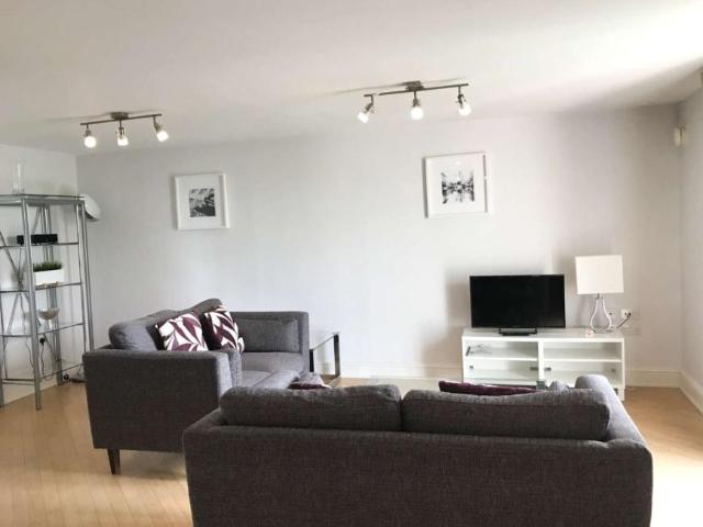 1 Bedroom Apartment London London 101834956