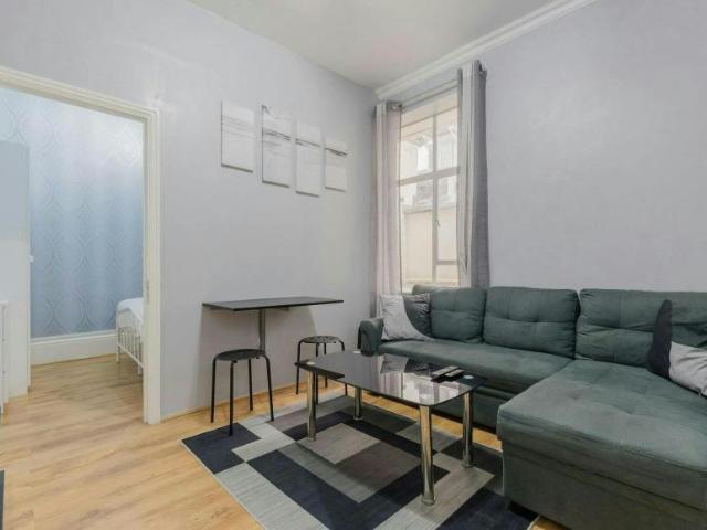 1 Bedroom Apartment London London 101838122