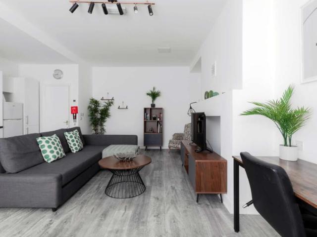 1 Bedroom Apartment London London 101838727
