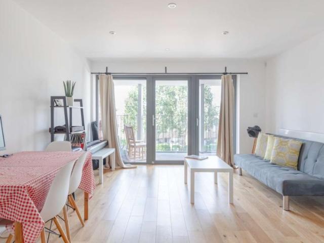 1 Bedroom Apartment London London 101853213