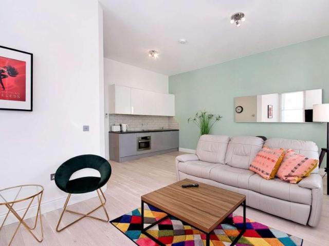 1 Bedroom Apartment London London 101853427