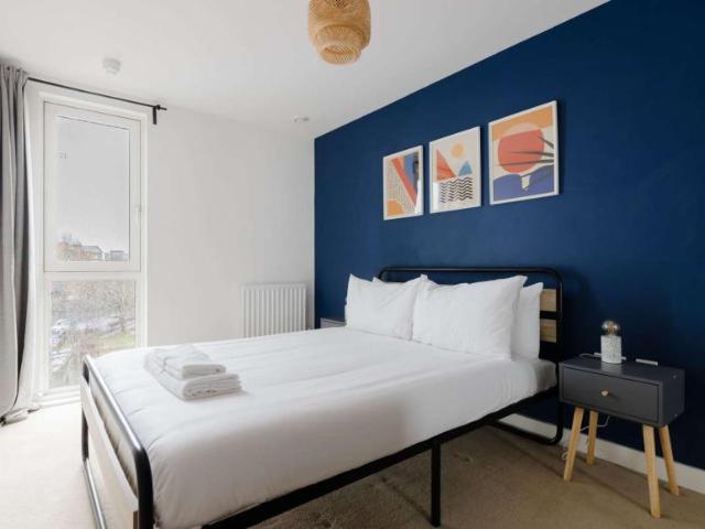1 Bedroom Apartment London London 102147401