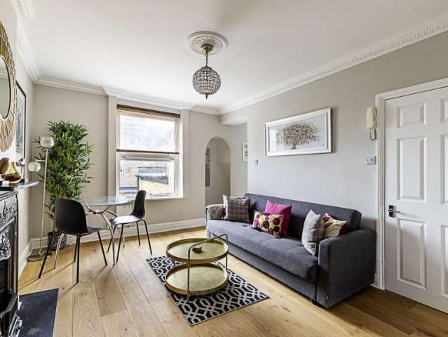 1 Bedroom Apartment London London 102756378