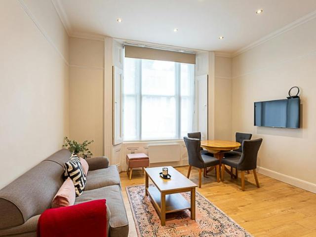 1 Bedroom Apartment London London 102815290