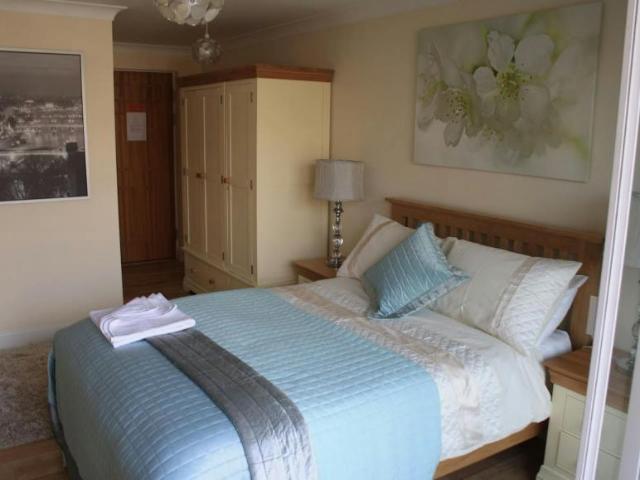 1 Bedroom Apartment London London 103216775